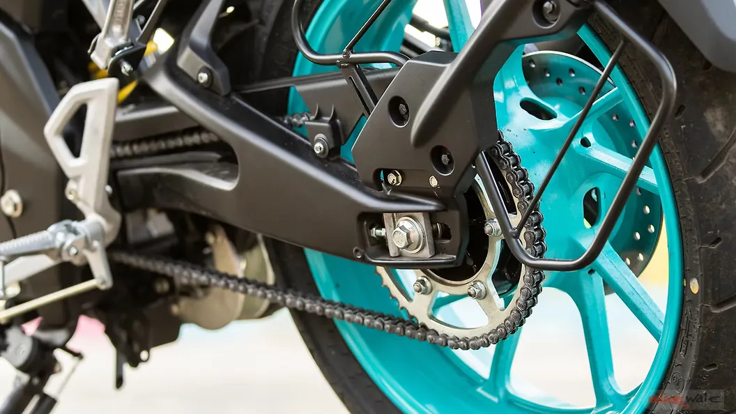 Yamaha MT 15 V2 Grab Rail Image – BikeWale