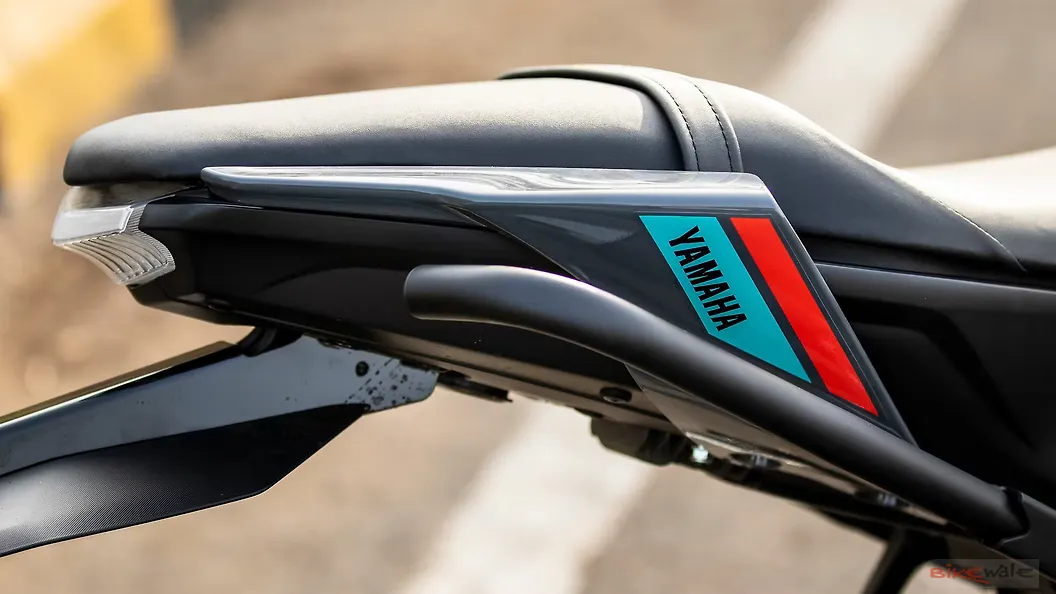 Yamaha MT 15 V2 Grab Rail Image – BikeWale