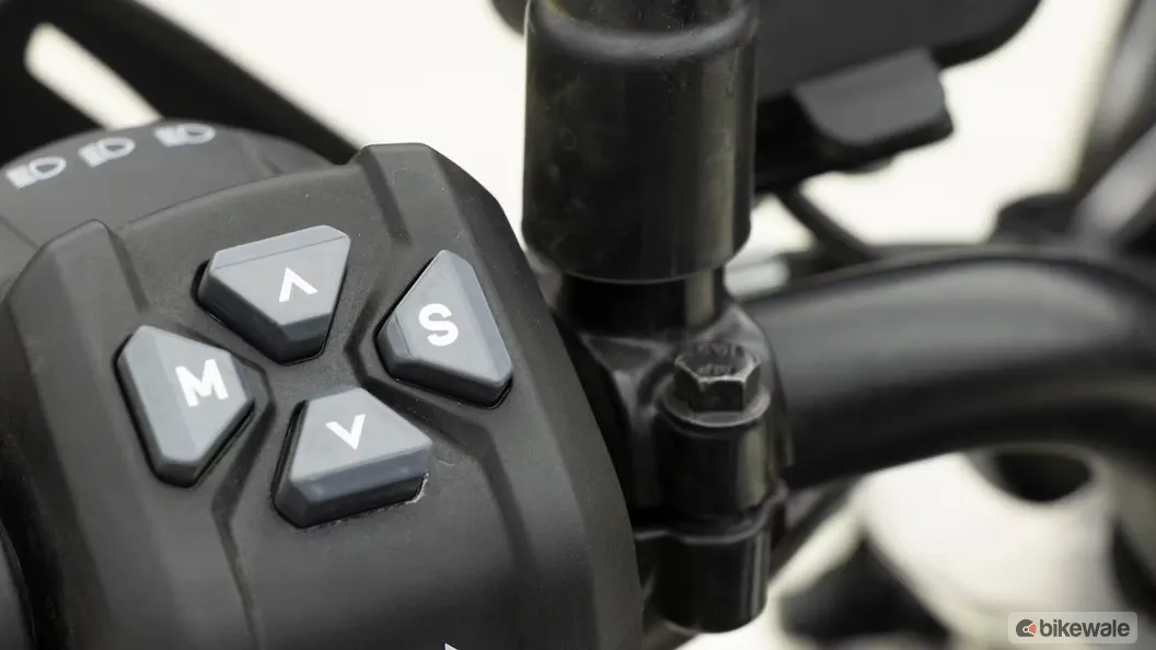 Yezdi Scrambler Left Side Multifunction Switchgear Image – BikeWale