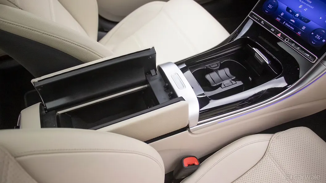 C-Class Center Console/Centre Console Storage Image, C-Class Photos in ...