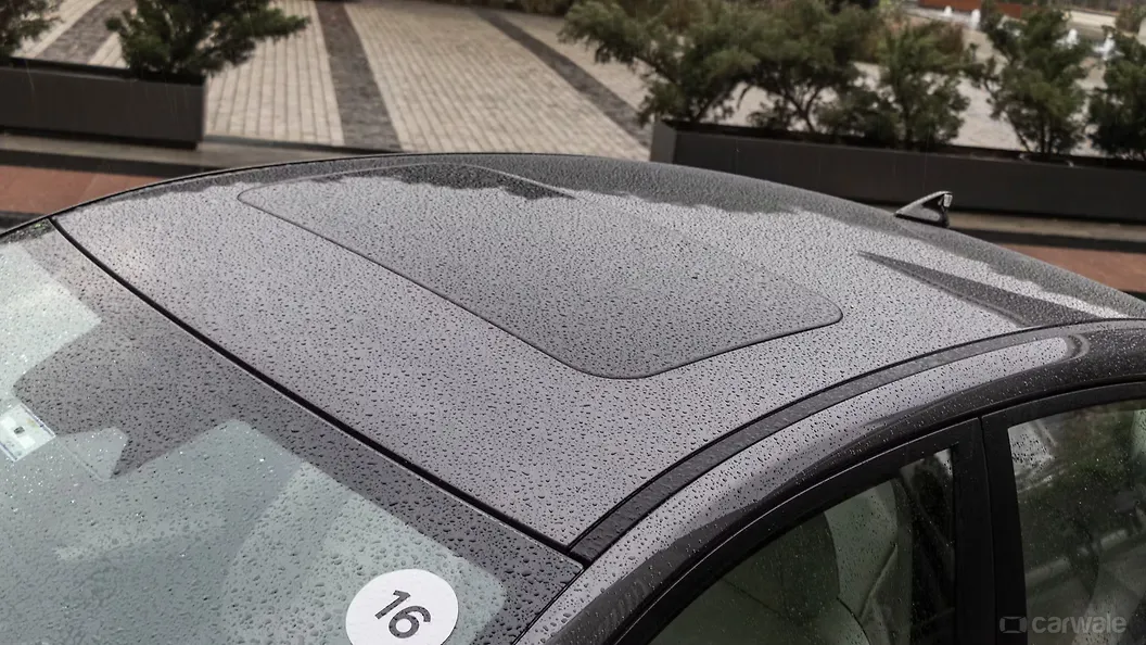 Verna Car Roof Image, Verna Photos in India - CarWale