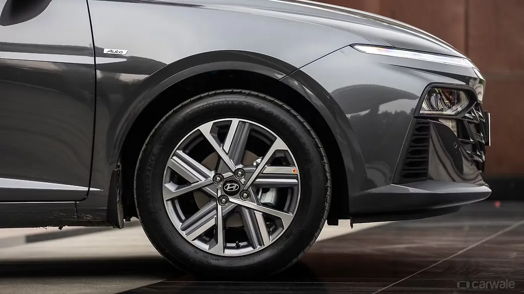 Verna Front Fender Image, Verna Photos in India - CarWale