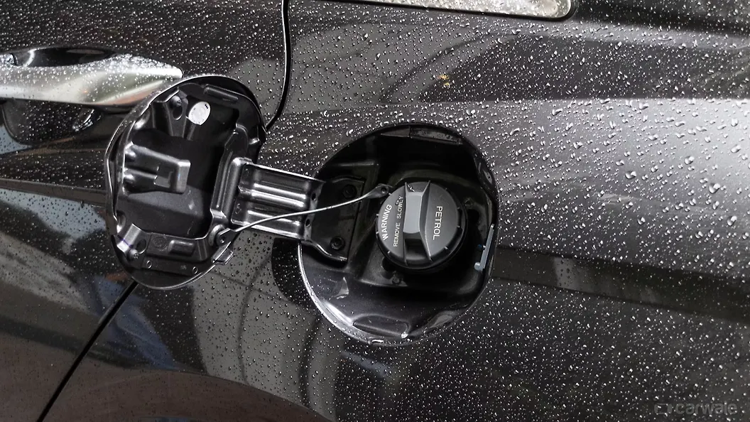 Verna Open Fuel Lid Image, Verna Photos in India - CarWale