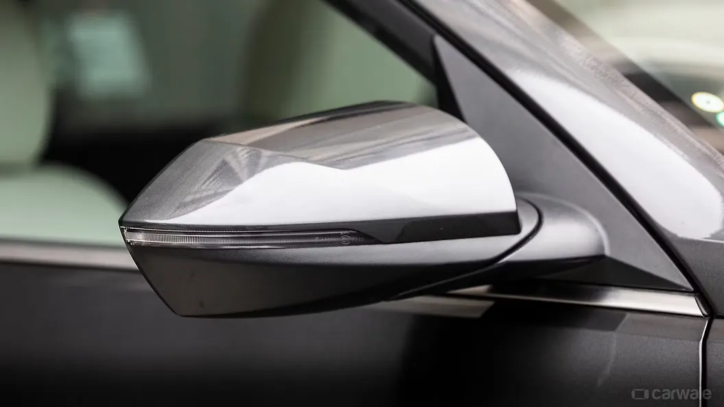 Verna ORVM Blinker Image, Verna Photos in India - CarWale