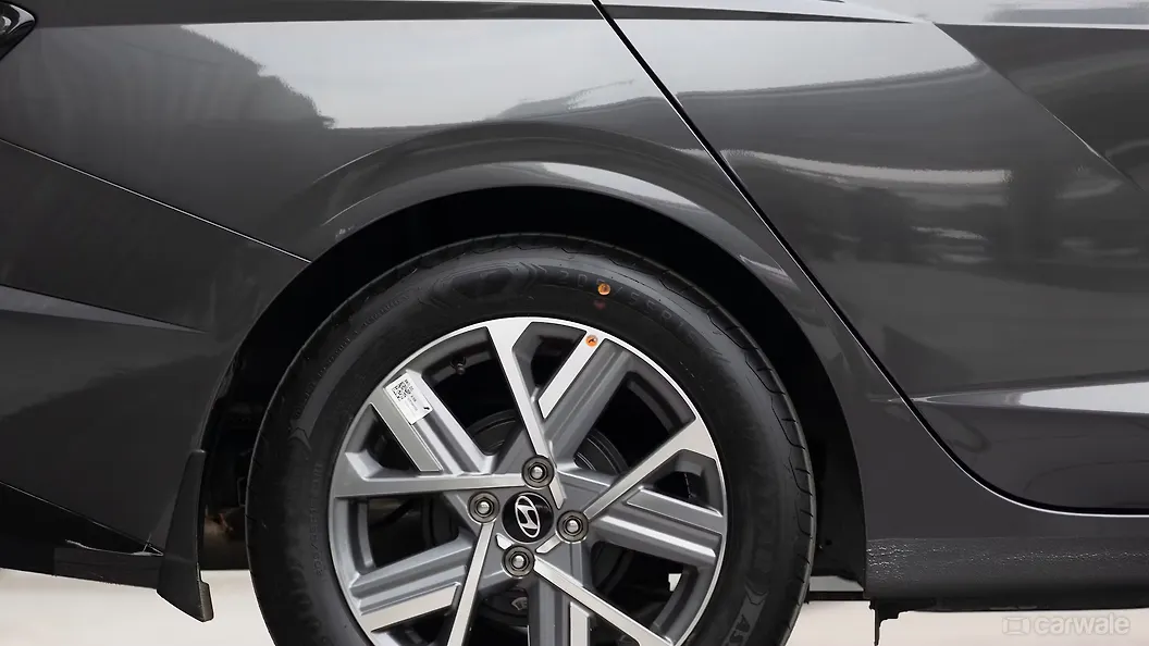 Verna Rear Fender Image, Verna Photos in India - CarWale