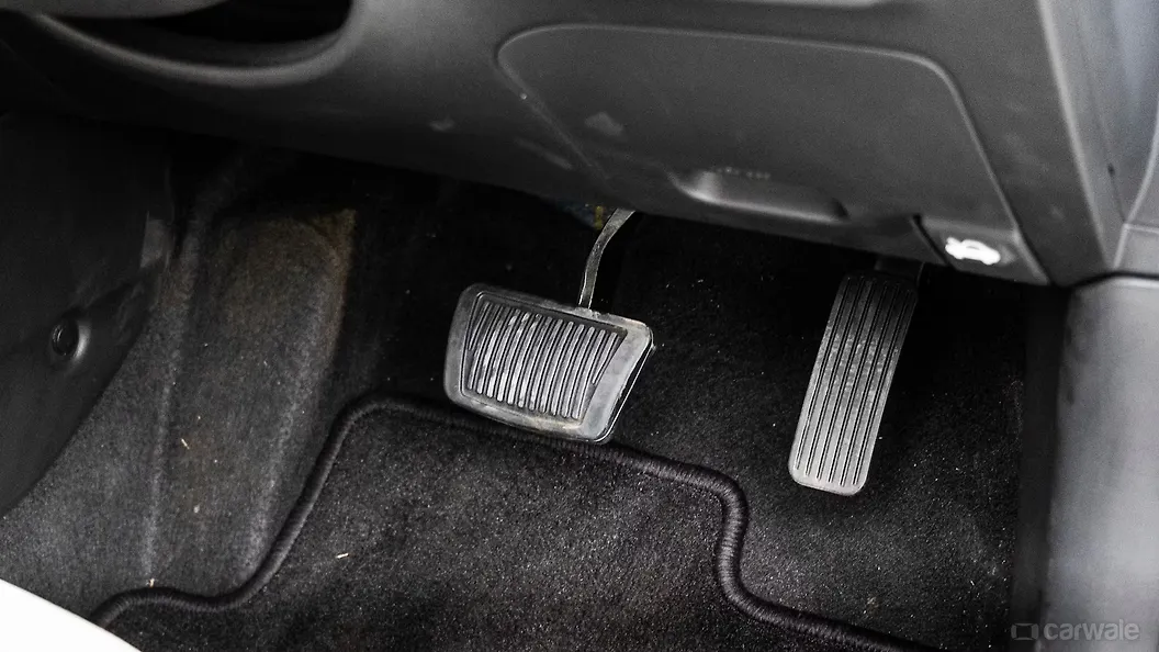 Verna Pedals/Foot Controls Image, Verna Photos in India - CarWale