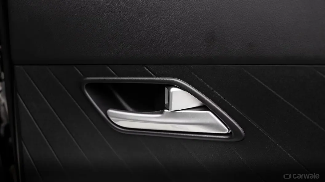 Verna Rear Door Pad Handle Image, Verna Photos in India - CarWale