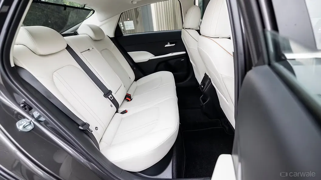 Verna Rear Seats Image, Verna Photos in India - CarWale