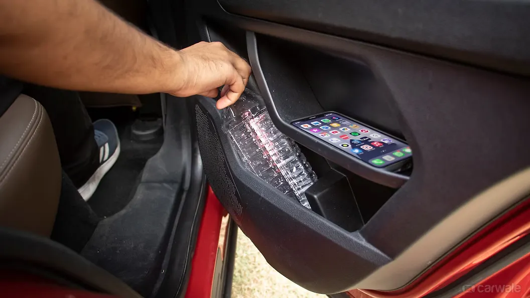 Harrier Rear Door Pad Image, Harrier Photos in India - CarWale