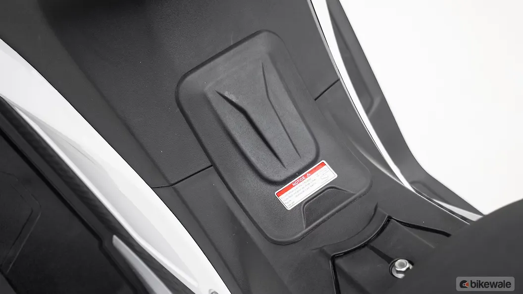 Keeway Vieste 300 Center Stand Image – BikeWale