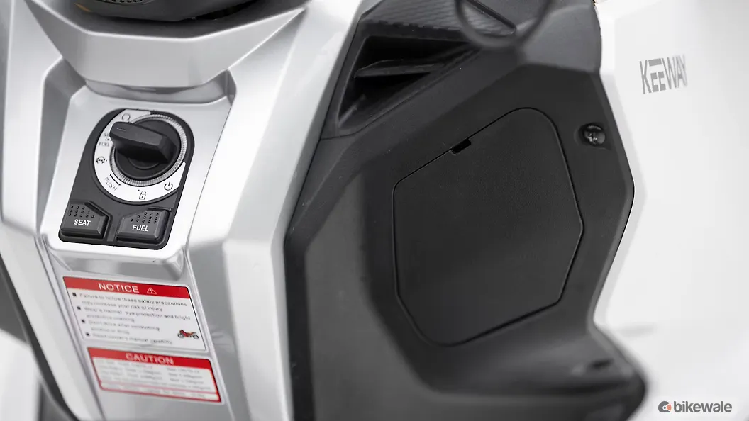 Keeway Vieste 300 Hazard Lights Switch Image – BikeWale