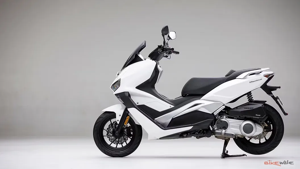 Keeway Vieste 300 Right Side View Image – BikeWale