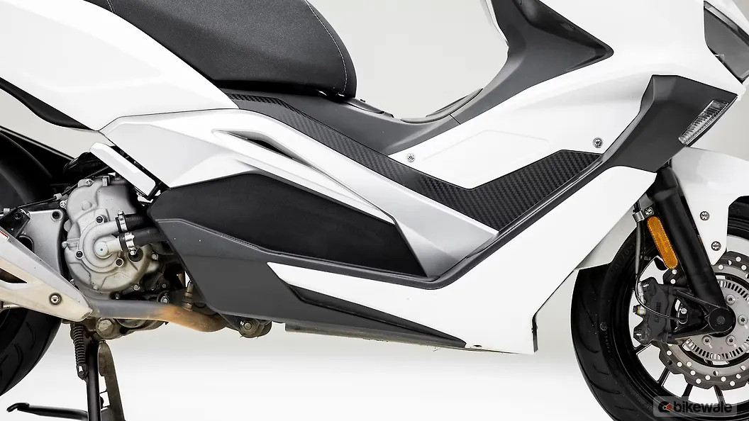 Keeway Vieste 300 Center Stand Image – BikeWale