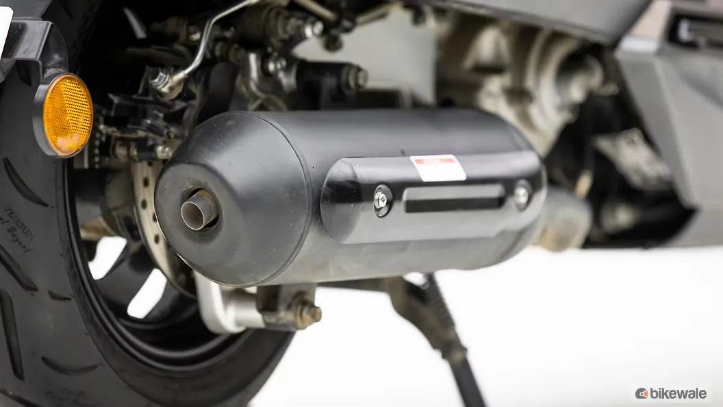 Keeway Sixties 300i Floorboard Image – BikeWale