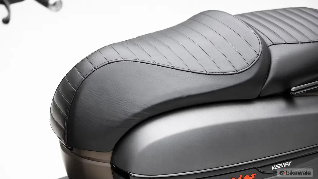 Keeway Sixties 300i Right Side View Image – BikeWale