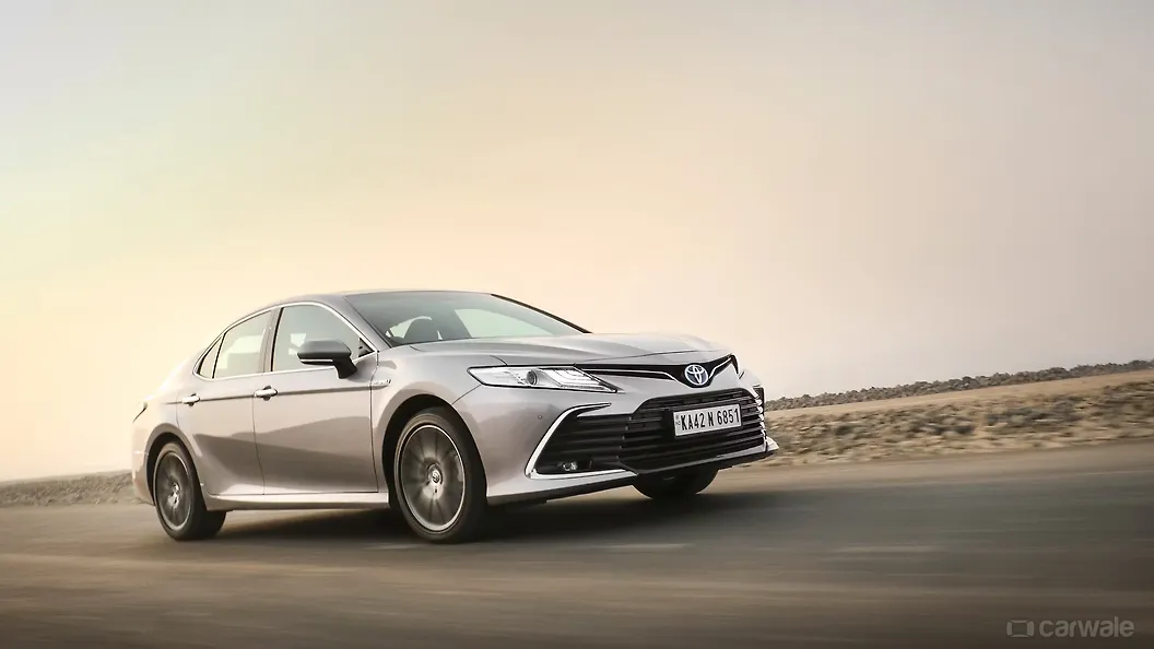 Camry Left Side View Image, Camry Photos in India - CarWale