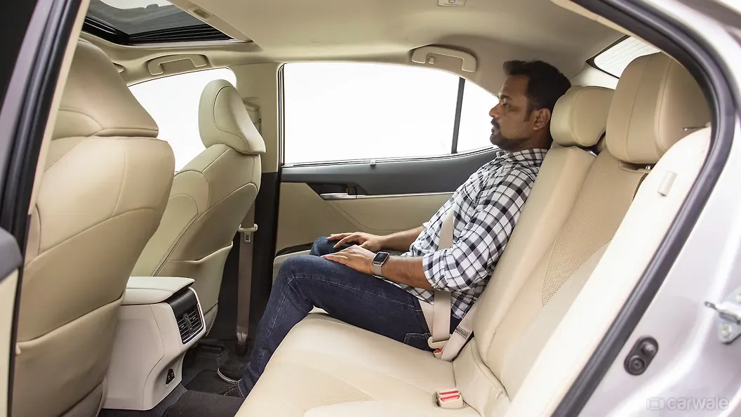 Camry Second Row Seats Image, Camry Photos in India - CarWale