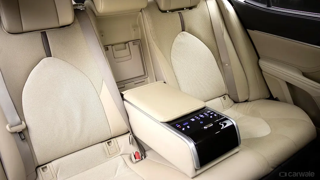 Camry Second Row Seats Image, Camry Photos in India - CarWale