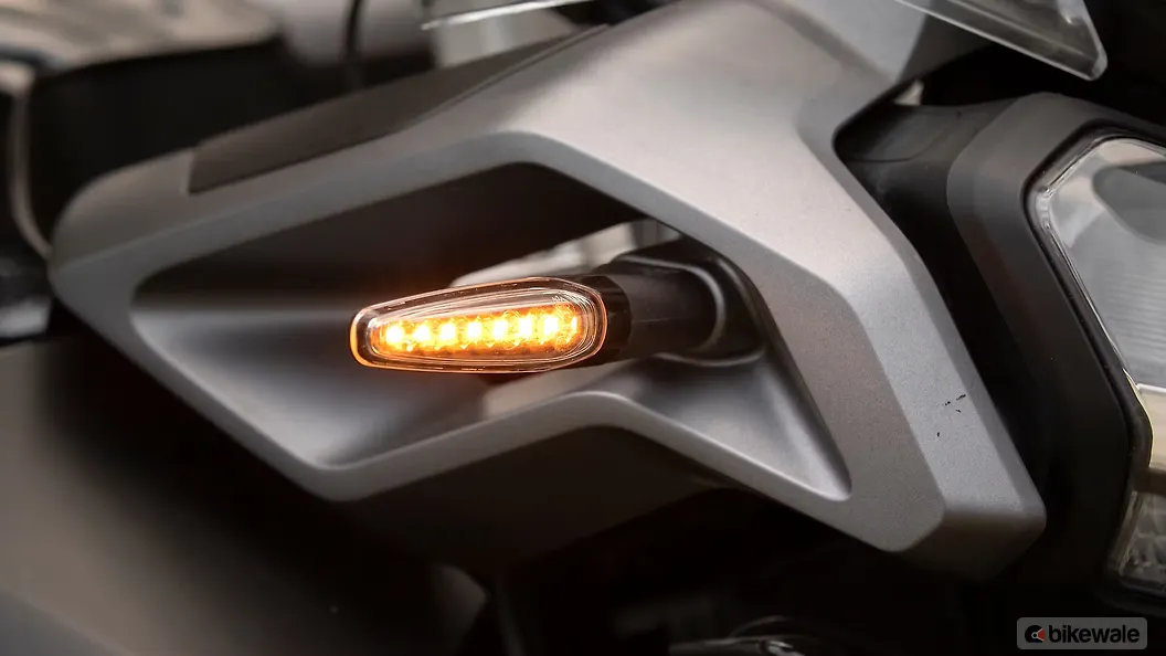 Triumph Tiger 1200 Front Turn Indicators Image – BikeWale