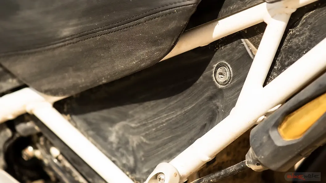 Triumph Tiger 1200 Seat Remove/Fix Lock Image – BikeWale