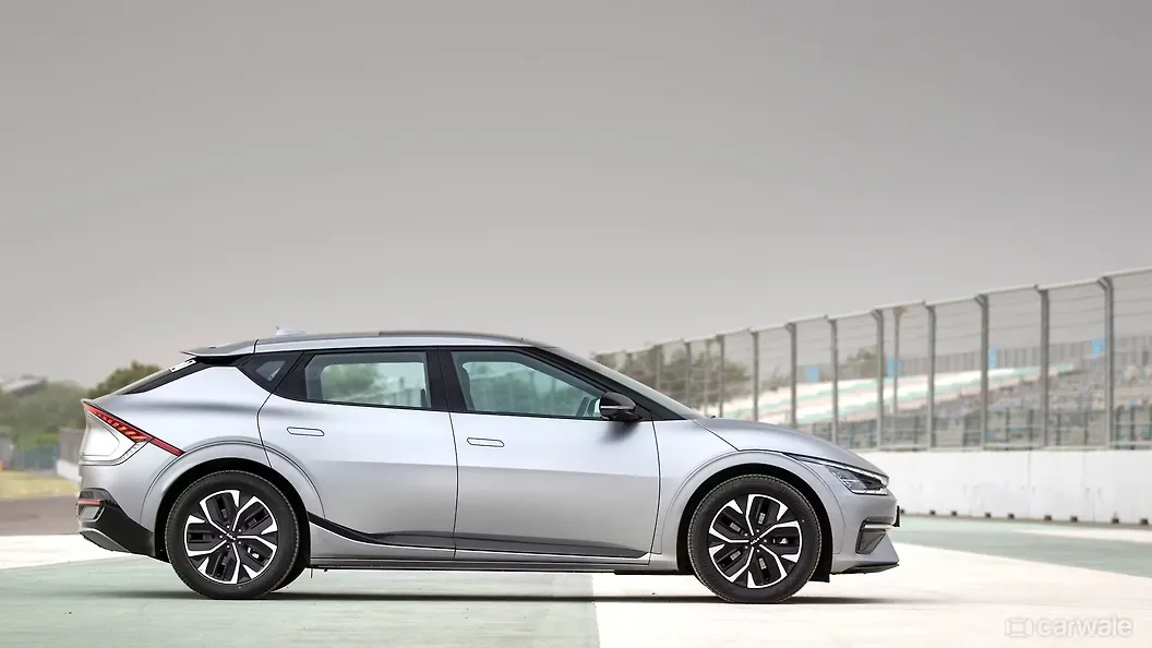 ev6 राइट साइड का दृश्य इमेज, ev6 भारत में फ़ोटोज़ - कारवाले