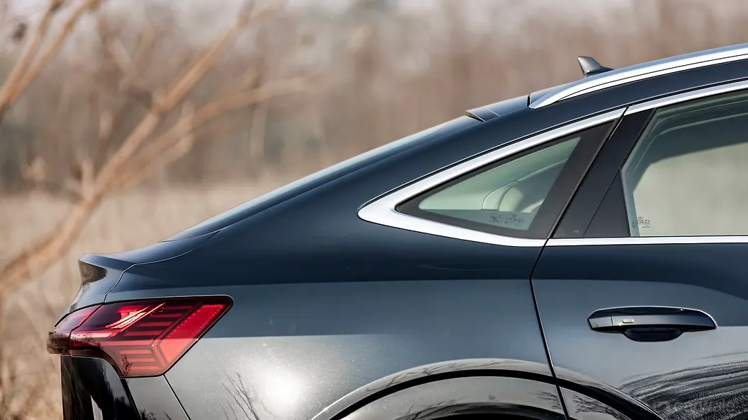 e-tron Sportback Right Side View Image, e-tron Sportback Photos in ...