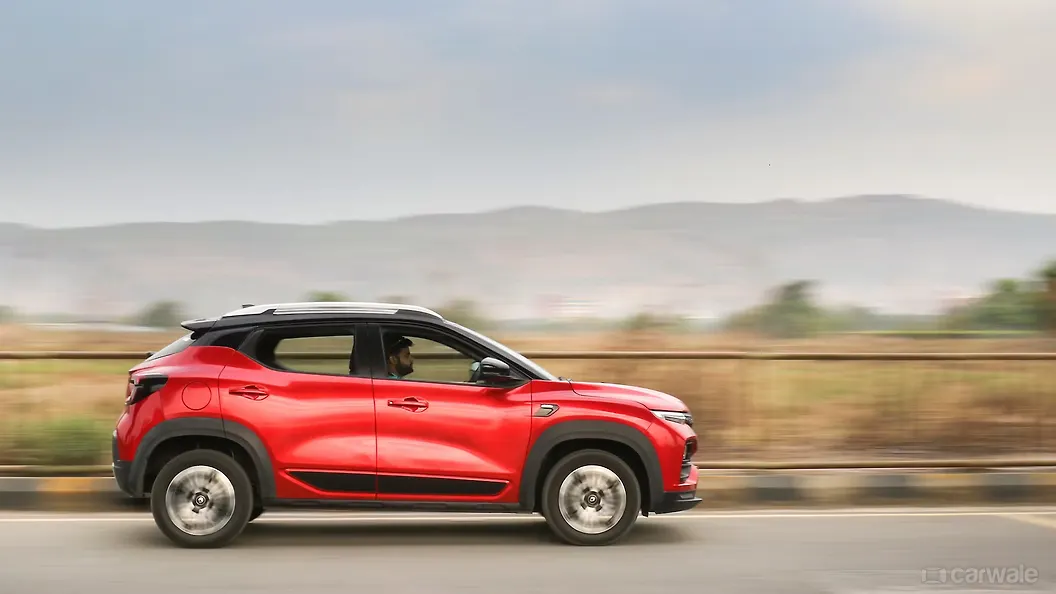 Magnite Right Side View Image, Magnite Photos in India - CarWale