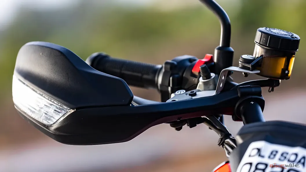 Ducati Hypermotard 950 Hand Guards Image – BikeWale