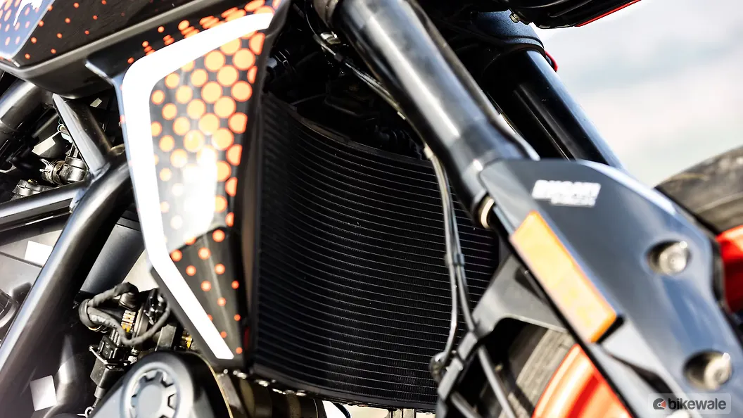 Ducati Hypermotard 950 Front Tyre Image – BikeWale