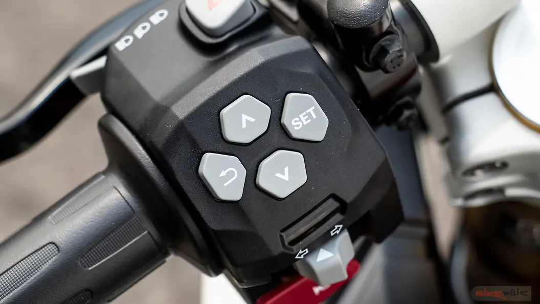 BMW G310 RR Multi-Controller Image – BikeWale