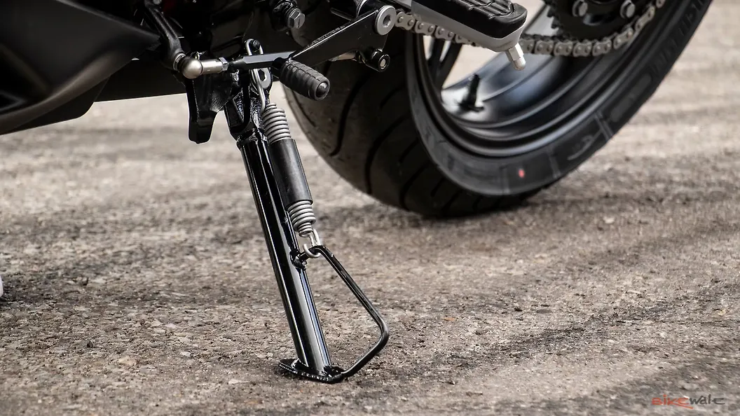 BMW G310 RR Rear View Mirror Image – BikeWale