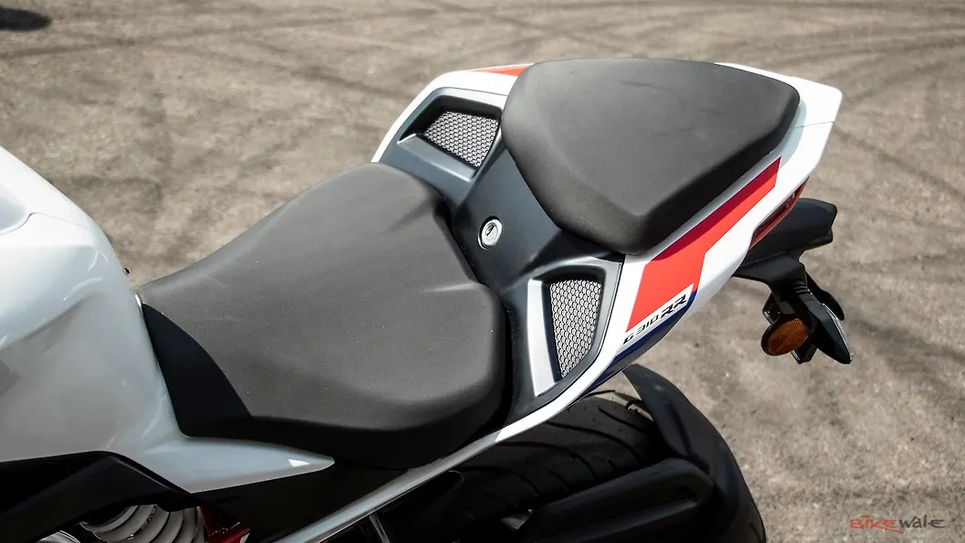BMW G310 RR Pillion Seat Image – BikeWale