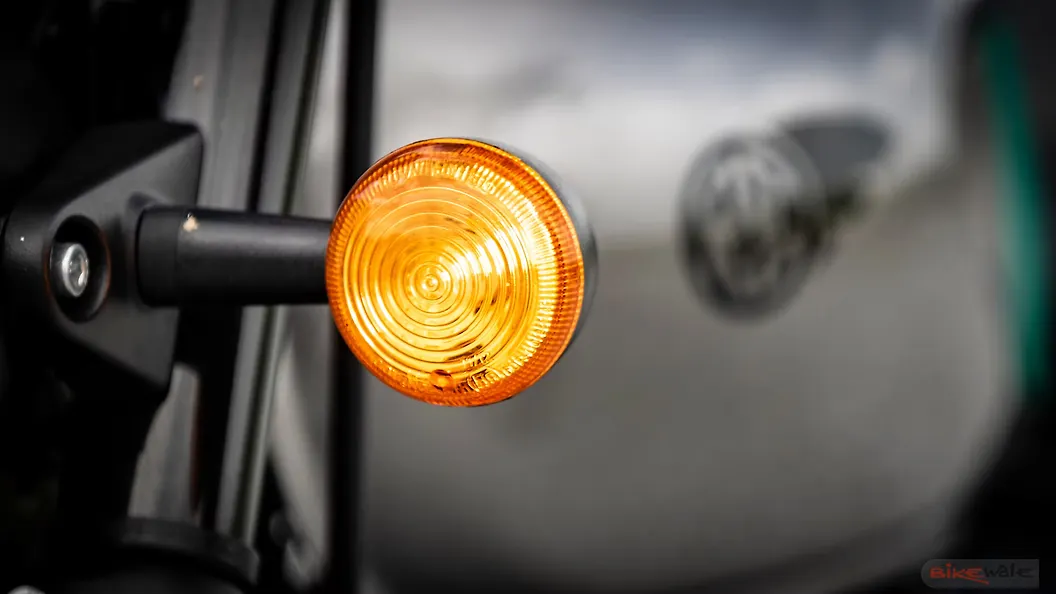 Royal Enfield Hunter 350 Front Turn Indicators Image – BikeWale