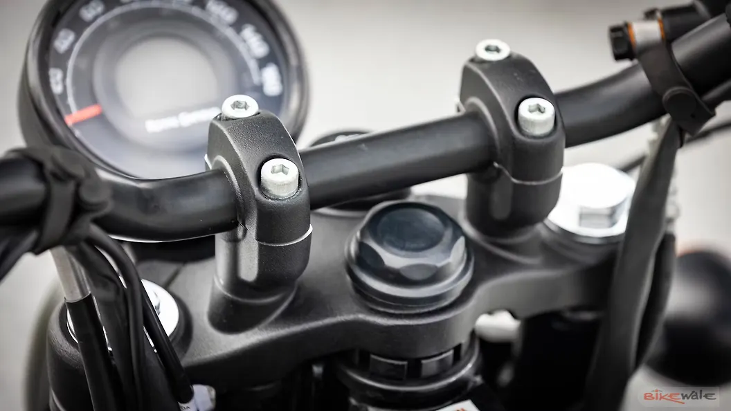 Royal Enfield Hunter 350 Bar End weight Image – BikeWale