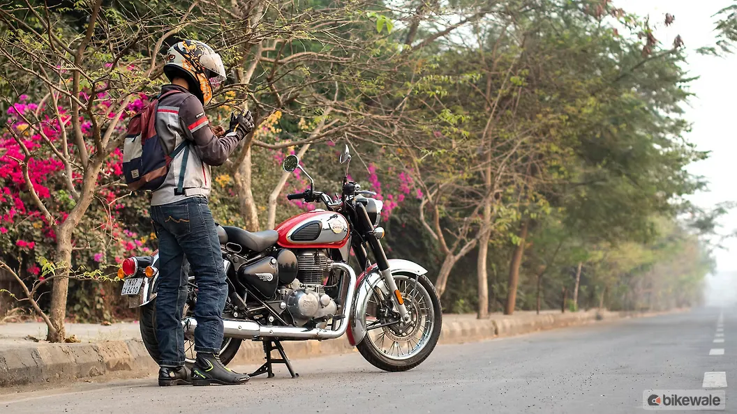 Royal Enfield Classic 350 Right Side View Image – BikeWale