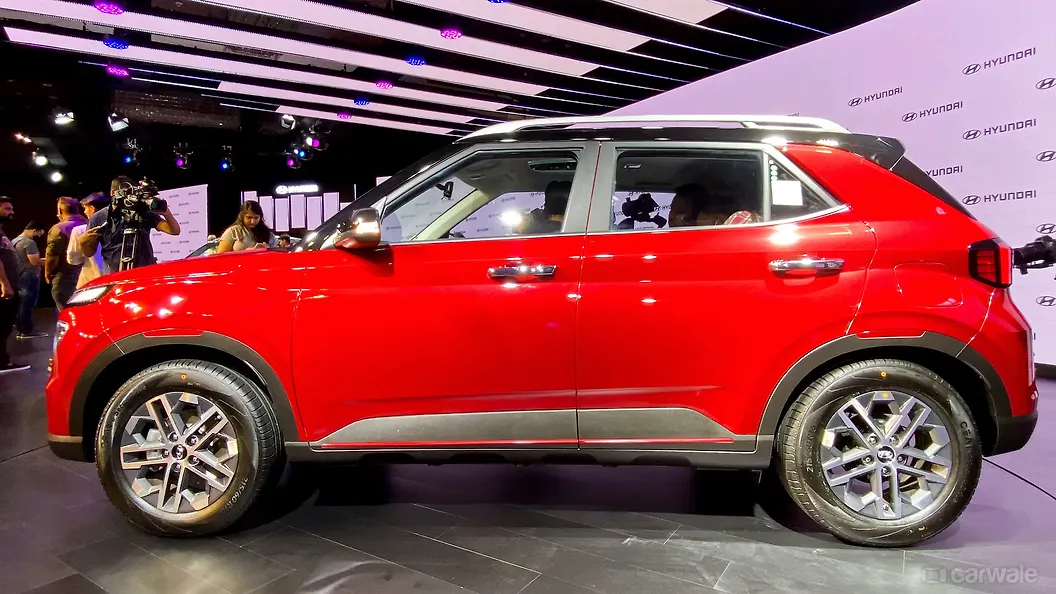 Venue Left Side View Image, Venue Photos in India - CarWale