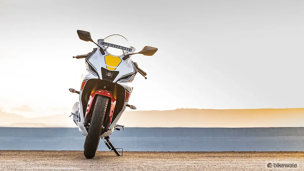 Yamaha R15 V4 Front View Image – BikeWale