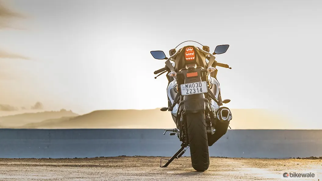 Yamaha R15 V4 Left Side View Image – BikeWale