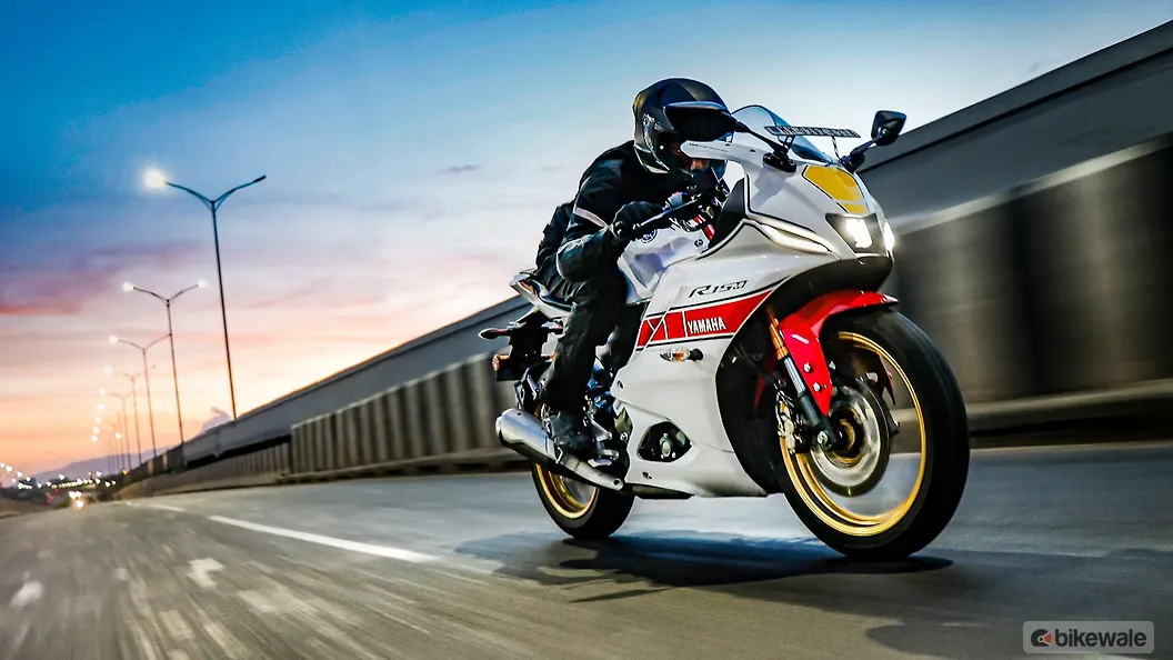 Yamaha R15 V4 Right Side View Image – BikeWale