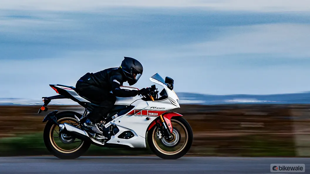 Yamaha R15 V4 Right Side View Image – BikeWale