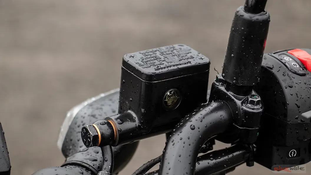 Bajaj Pulsar N160 Front Disc Brake Caliper Image – BikeWale