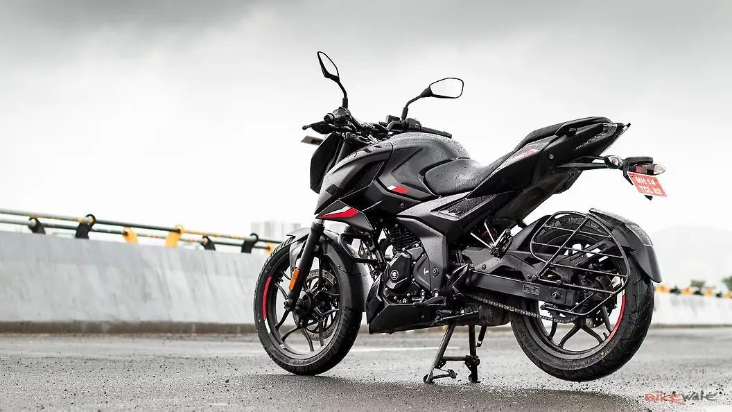 Bajaj Pulsar N160 Left Side View Image – BikeWale