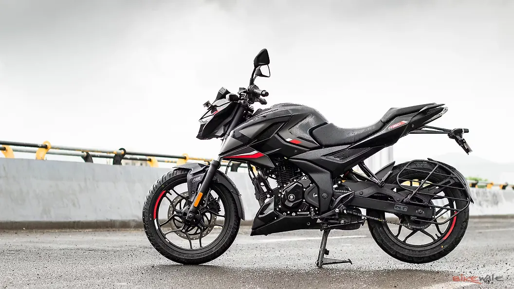 Bajaj Pulsar N160 Left Front Three Quarter Image – BikeWale