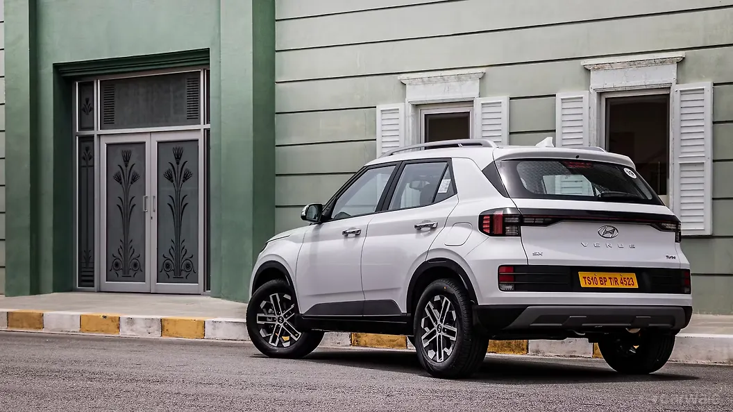 Venue Left Rear Three Quarter Image, Venue Photos in India - CarWale