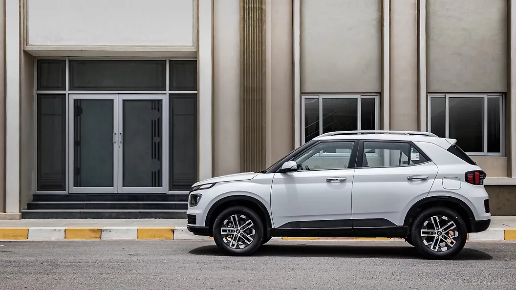 Venue Left Side View Image, Venue Photos in India - CarWale