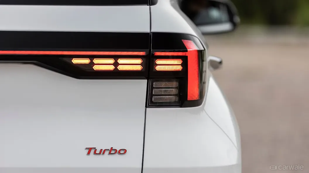 Venue Rear Door Handle Image, Venue Photos in India - CarWale