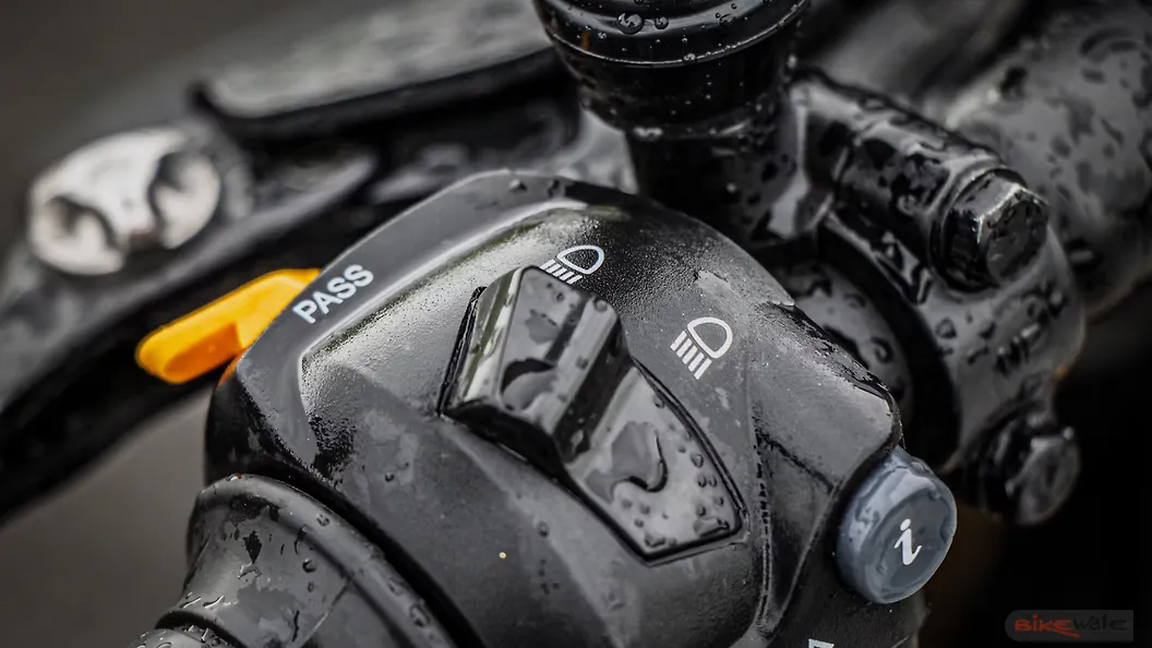 TVS Ronin High Beam Low Beam Switch Image – BikeWale
