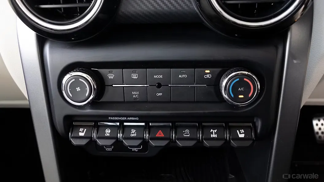 Thar Roxx Cup Holders Image, Thar Roxx Photos in India - CarWale