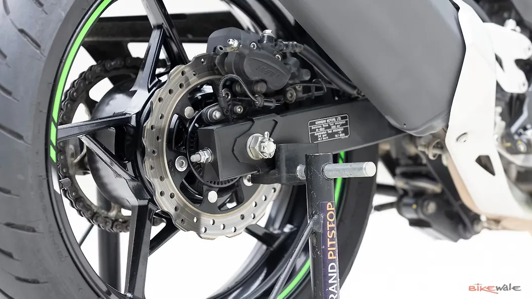 Kawasaki Ninja 400 Bike Seat Image – BikeWale