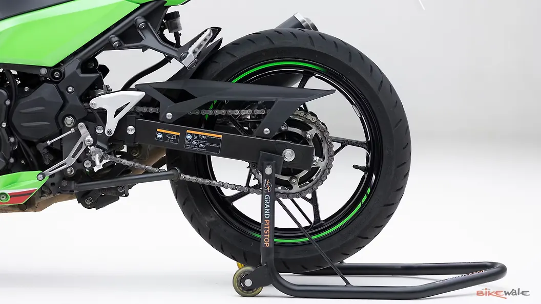 Kawasaki Ninja 400 Rear Tyre Image – BikeWale